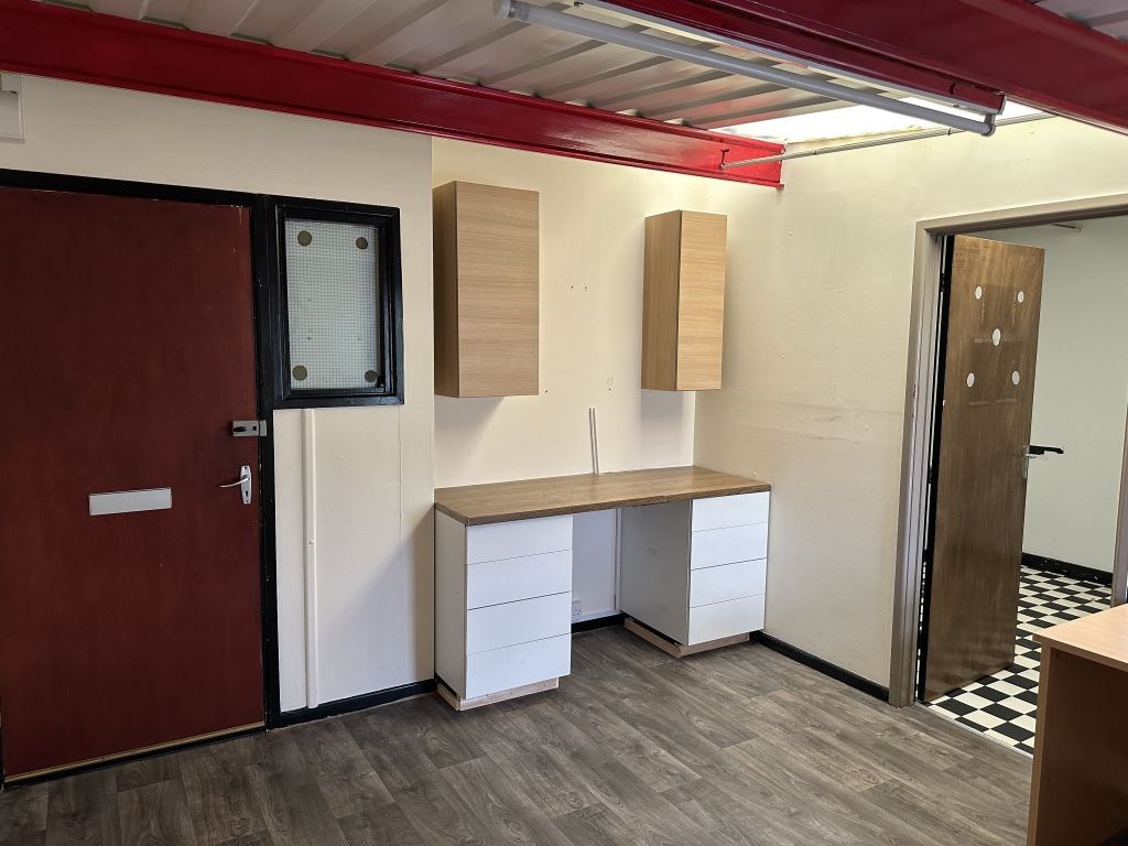 Unit-202-300 sq. ft. Office/Studio Suite (with Air Conditioning)